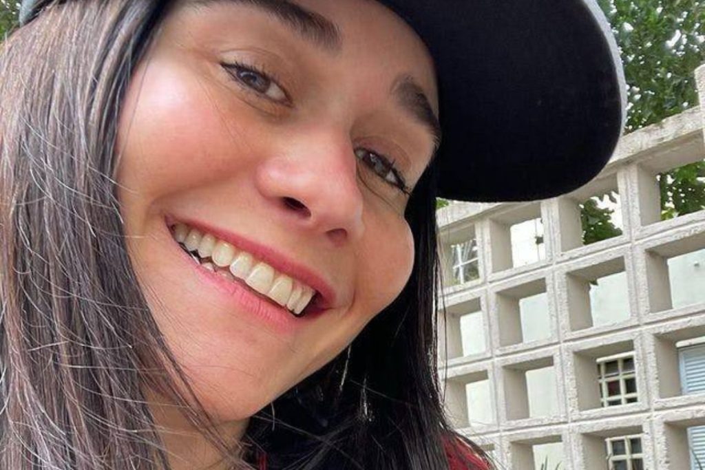 Alessandra Negrini, aos 52 anos de idade, impressiona com a boa forma