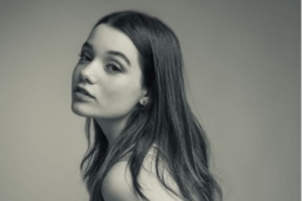 Giulia Benite posta ‘spoiler’ do filme ‘Chama a Bebel’